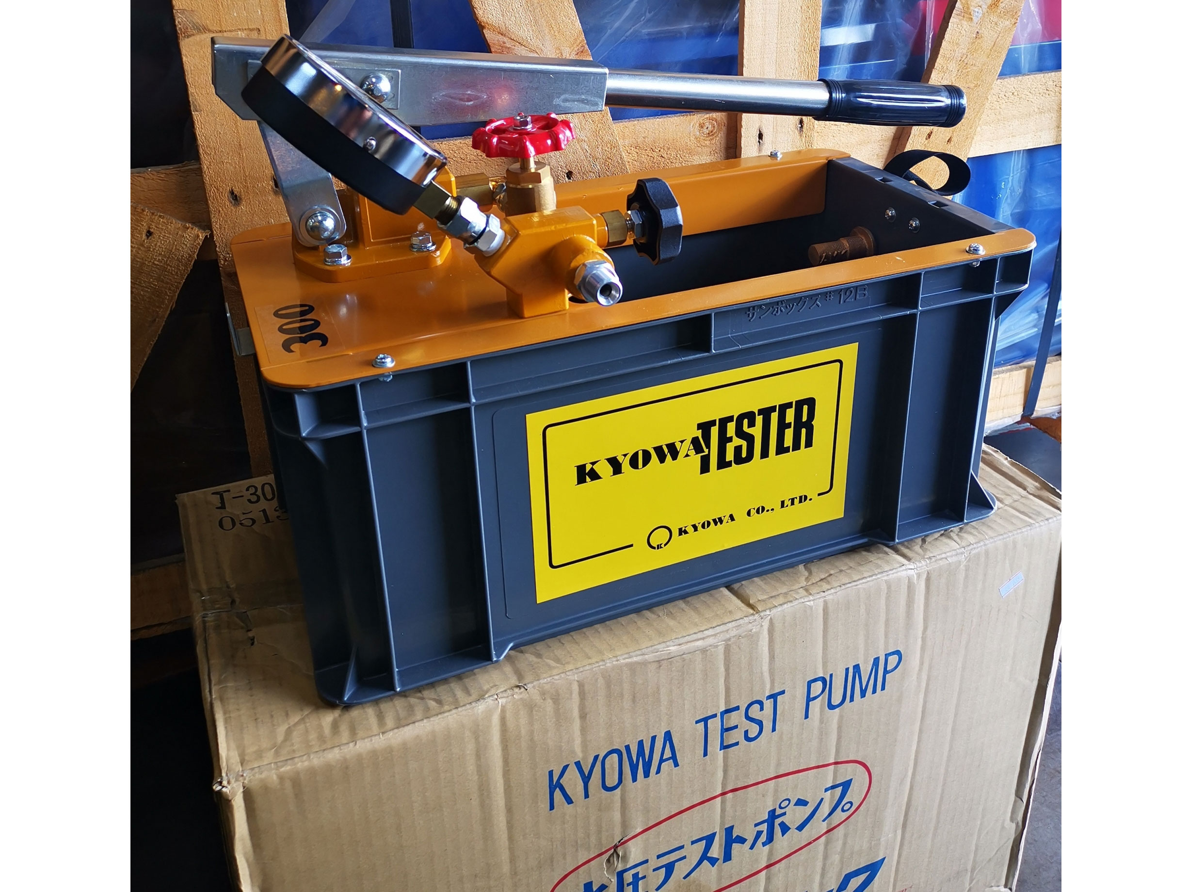 Bơm thử áp lực Kyowa T-300N - META.vn