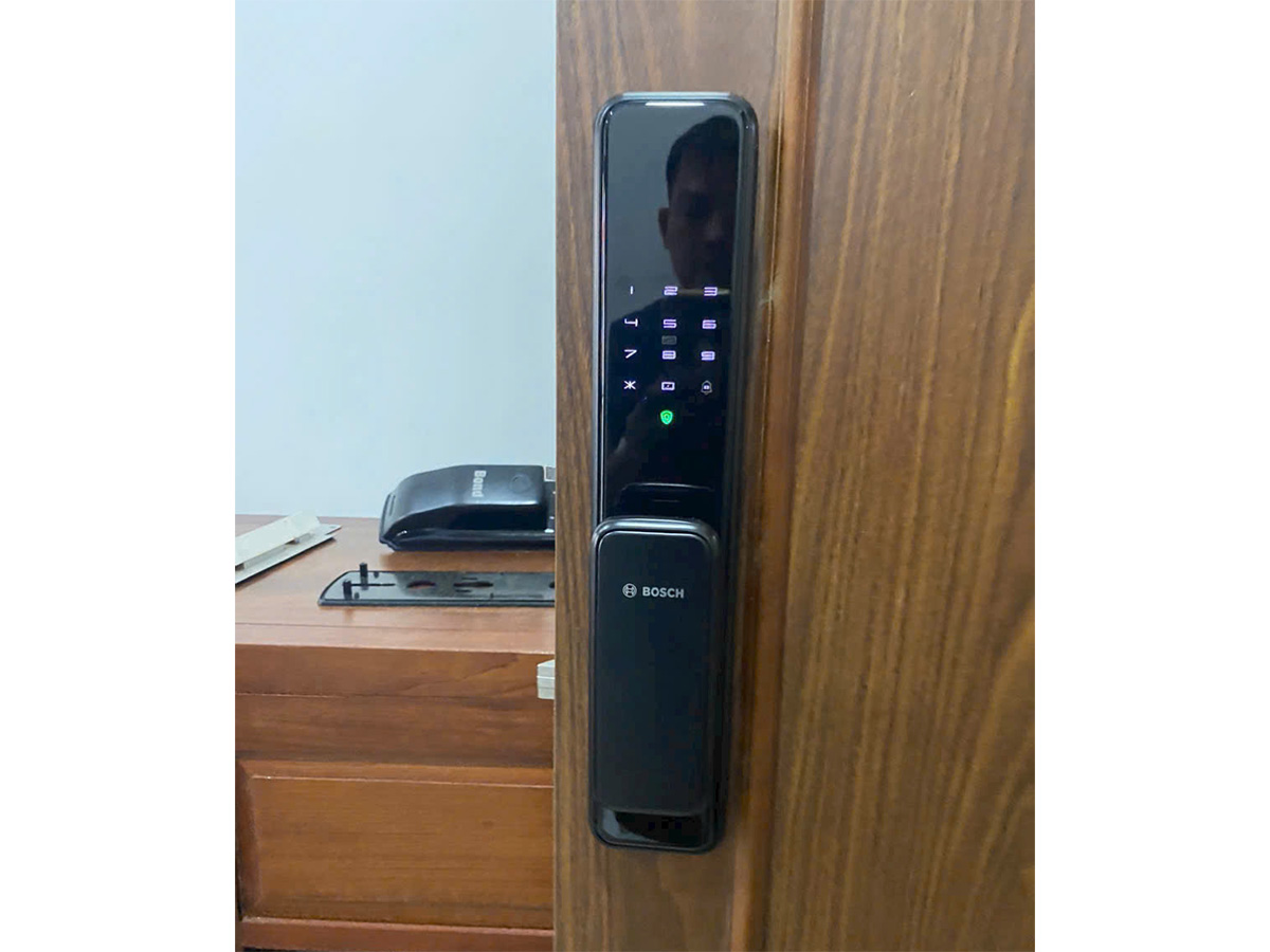 Khóa cửa vân tay Bosch EL 600KB - META.vn