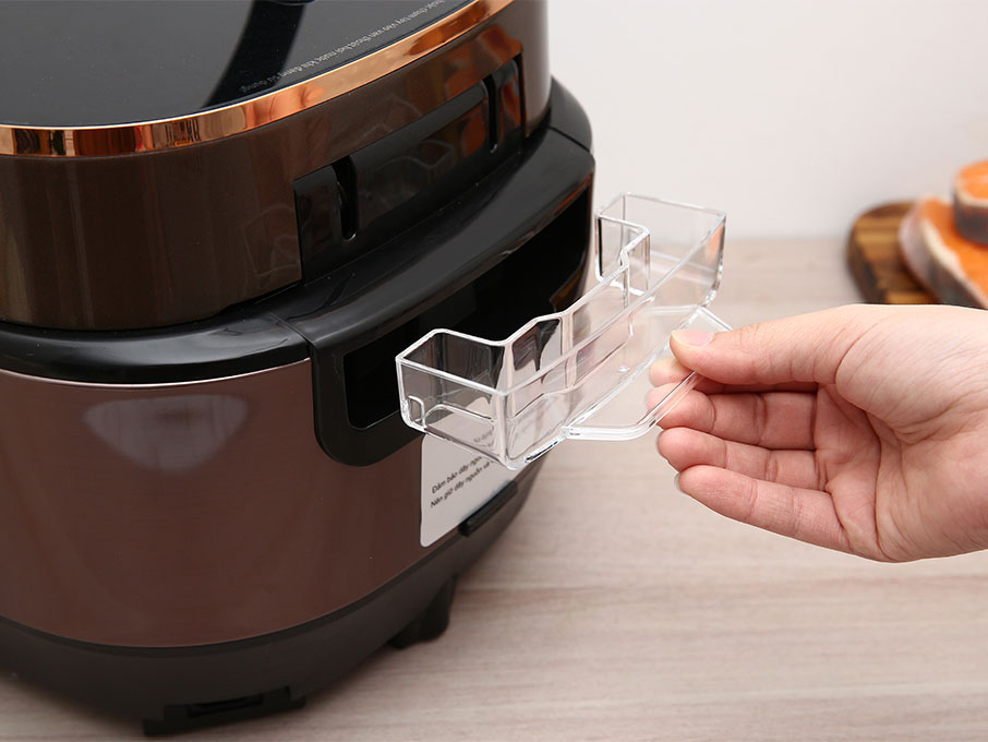 Nồi cơm điện tử Bluestone 1.5 lít RCB-5949 - META.vn