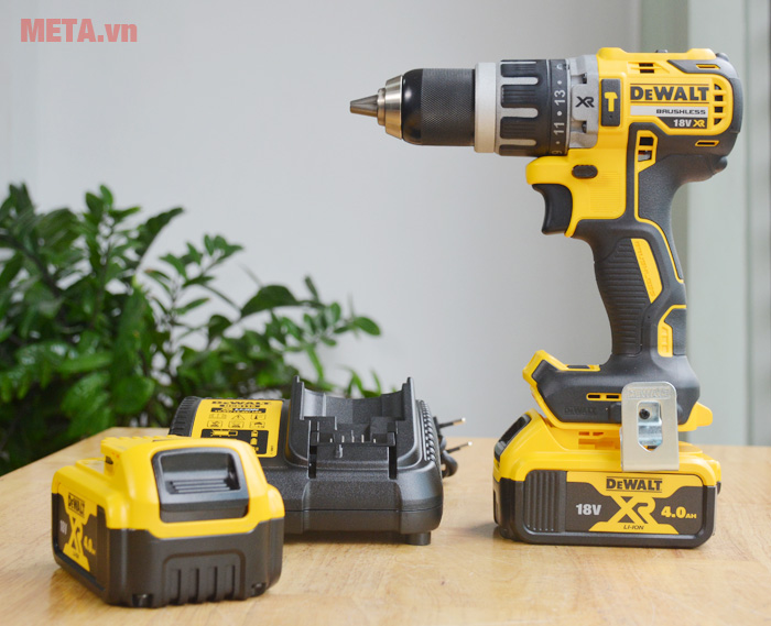 Máy khoan vặn vít động lực Dewalt DCD796M2 - META.vn