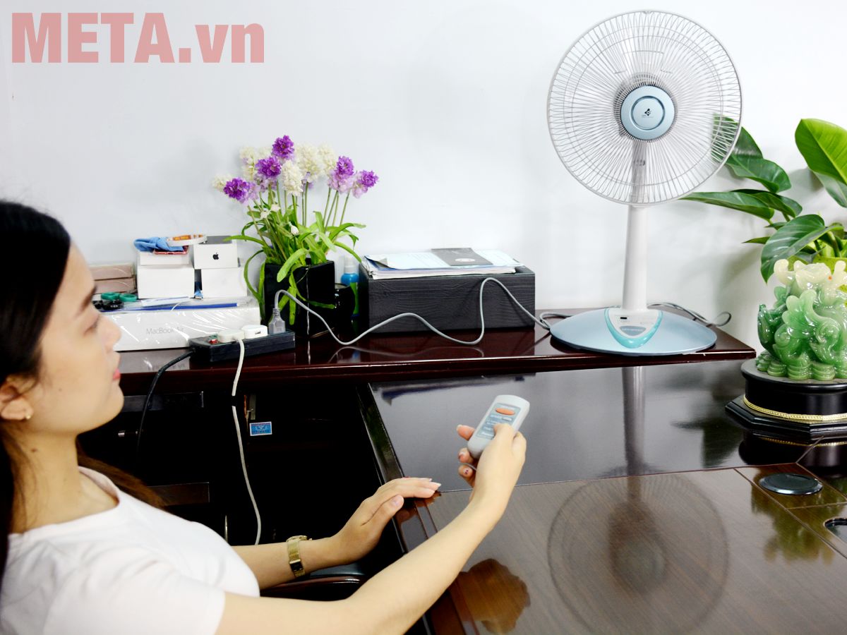 Quạt đứng Panasonic F307 - META.vn