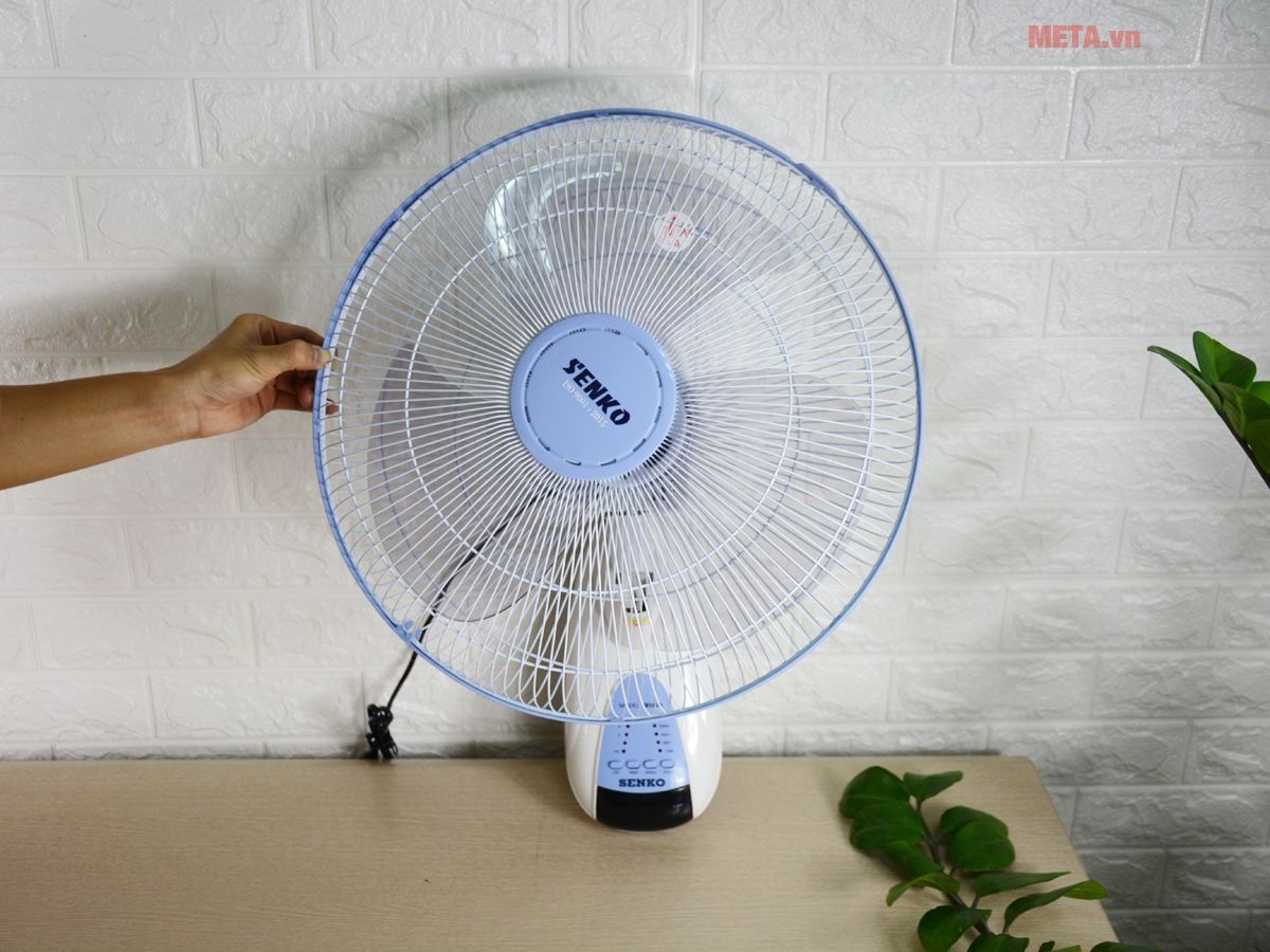 Quạt treo tường Senko có remote TR1628 (47W) - META.vn