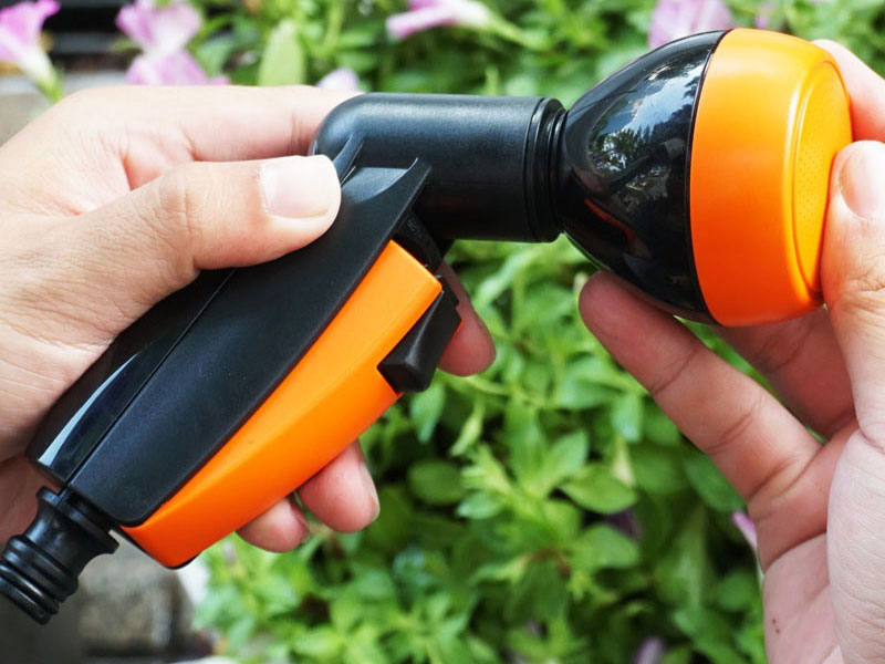 Vòi tưới cây hoa sen Elegant shower pistol Claber 9082 - META.vn