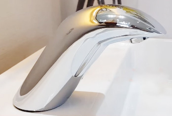 Vòi rửa cảm ứng Caesar A910 - META.vn