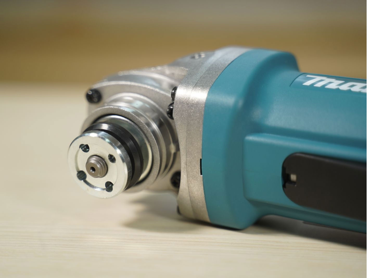 Máy mài góc Makita 9556HP - META.vn