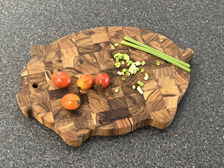 Thớt thái gỗ Teak đầu cây Kaiyo hình con heo DC-HEO - META.vn