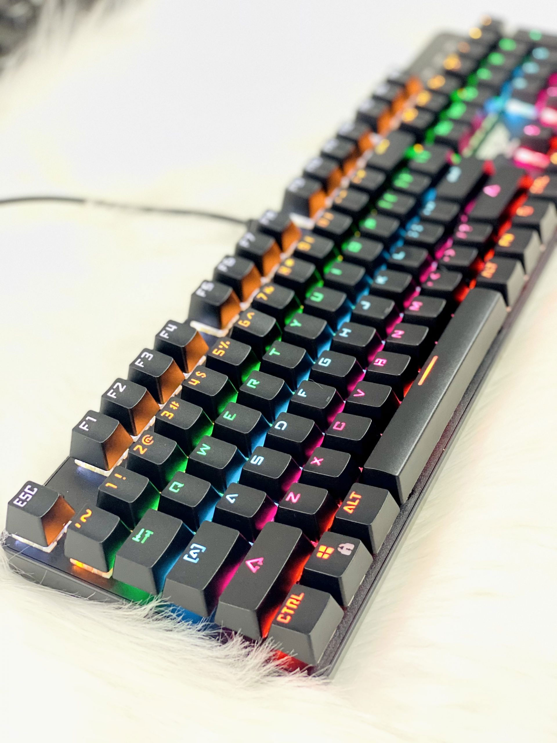 Bàn phím cơ Newmen GM320 Multiled - META.vn