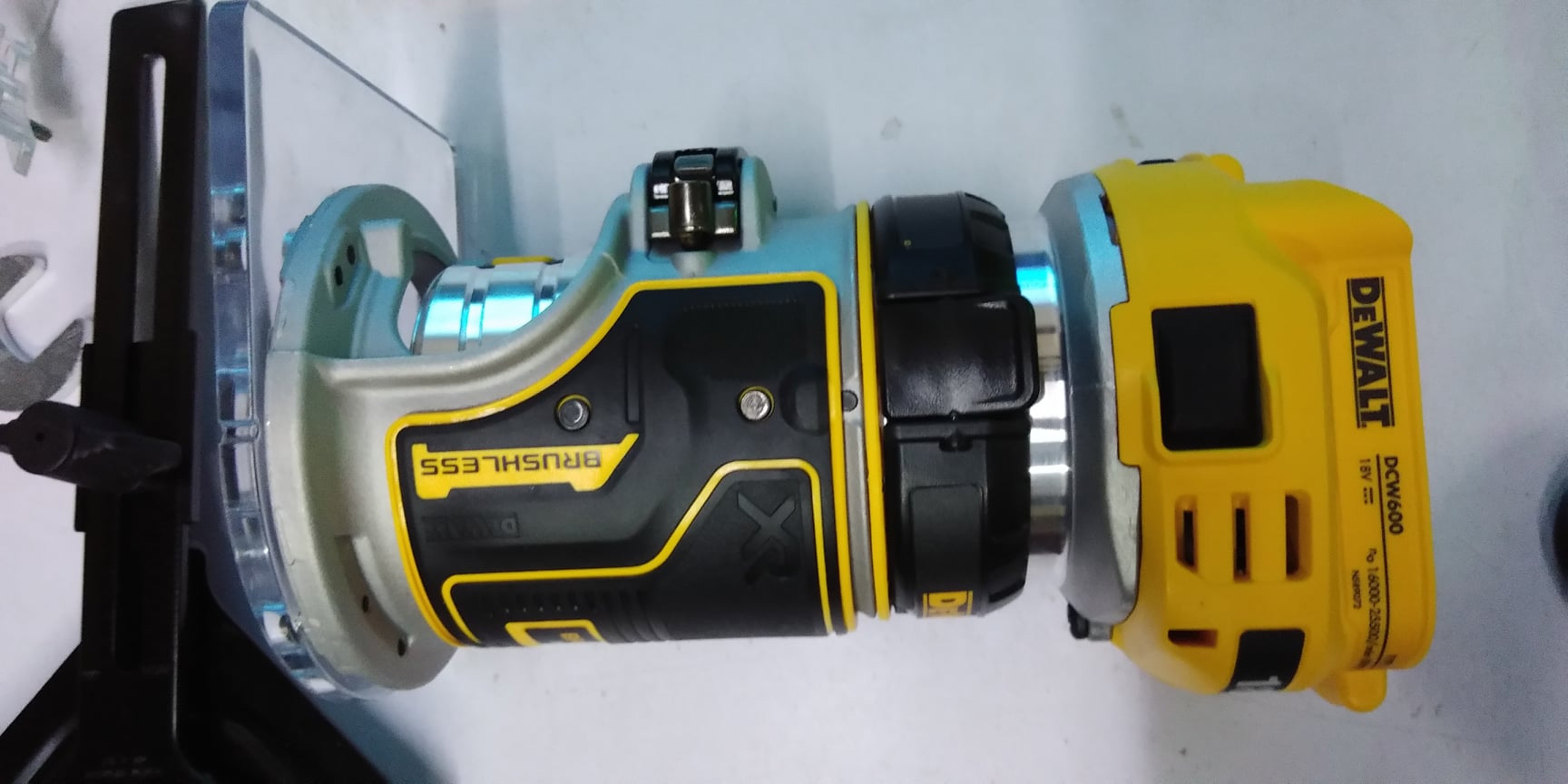 Thân máy phay cầm tay 18V DeWalt DCW600N-XJ - META.vn