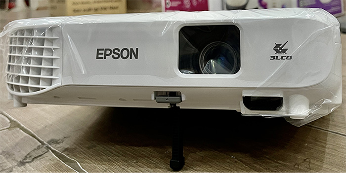 Máy chiếu Epson EB-E01 - META.vn