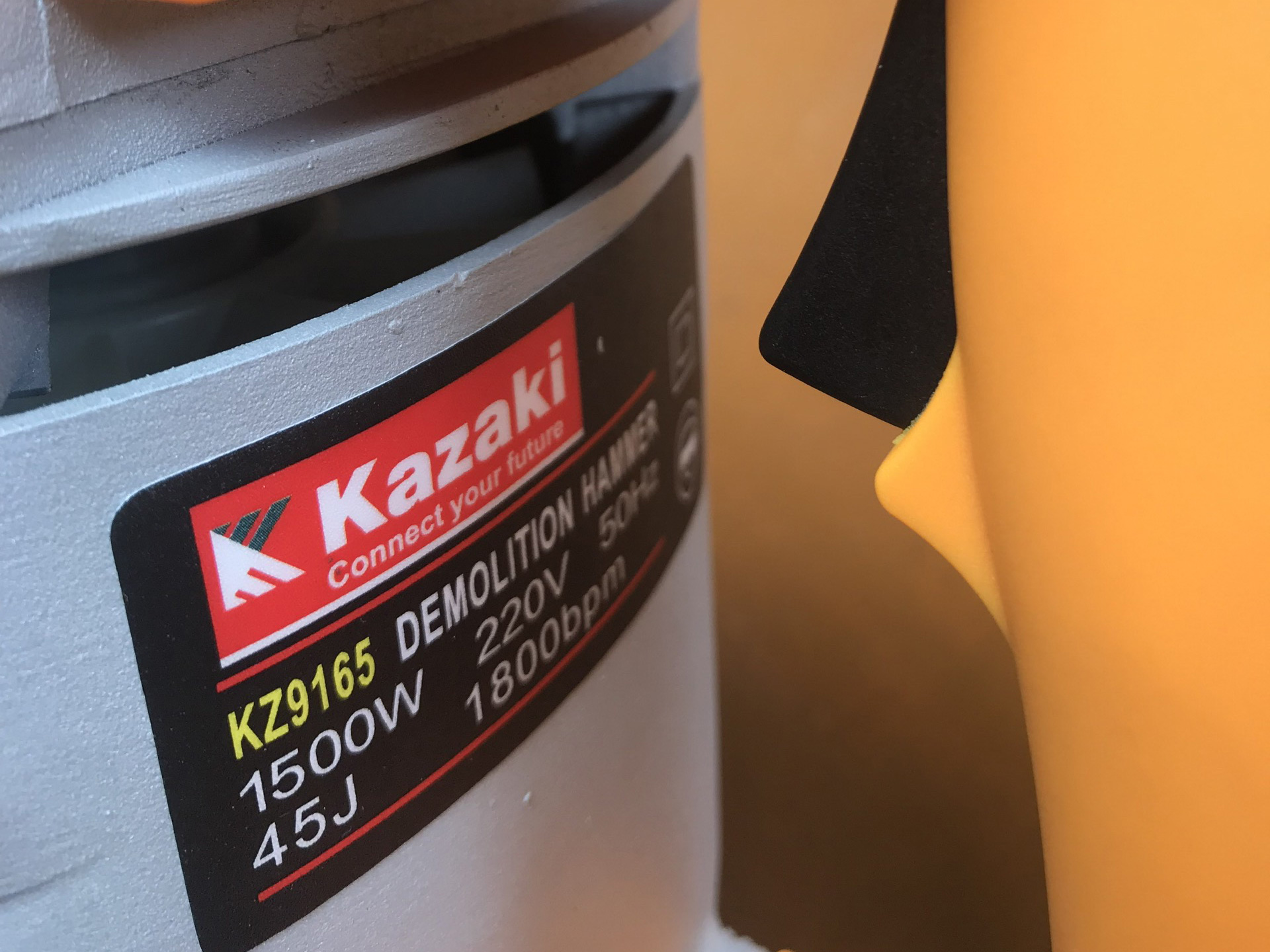 Máy đục bê tông Kazaki KZ9165 - META.vn