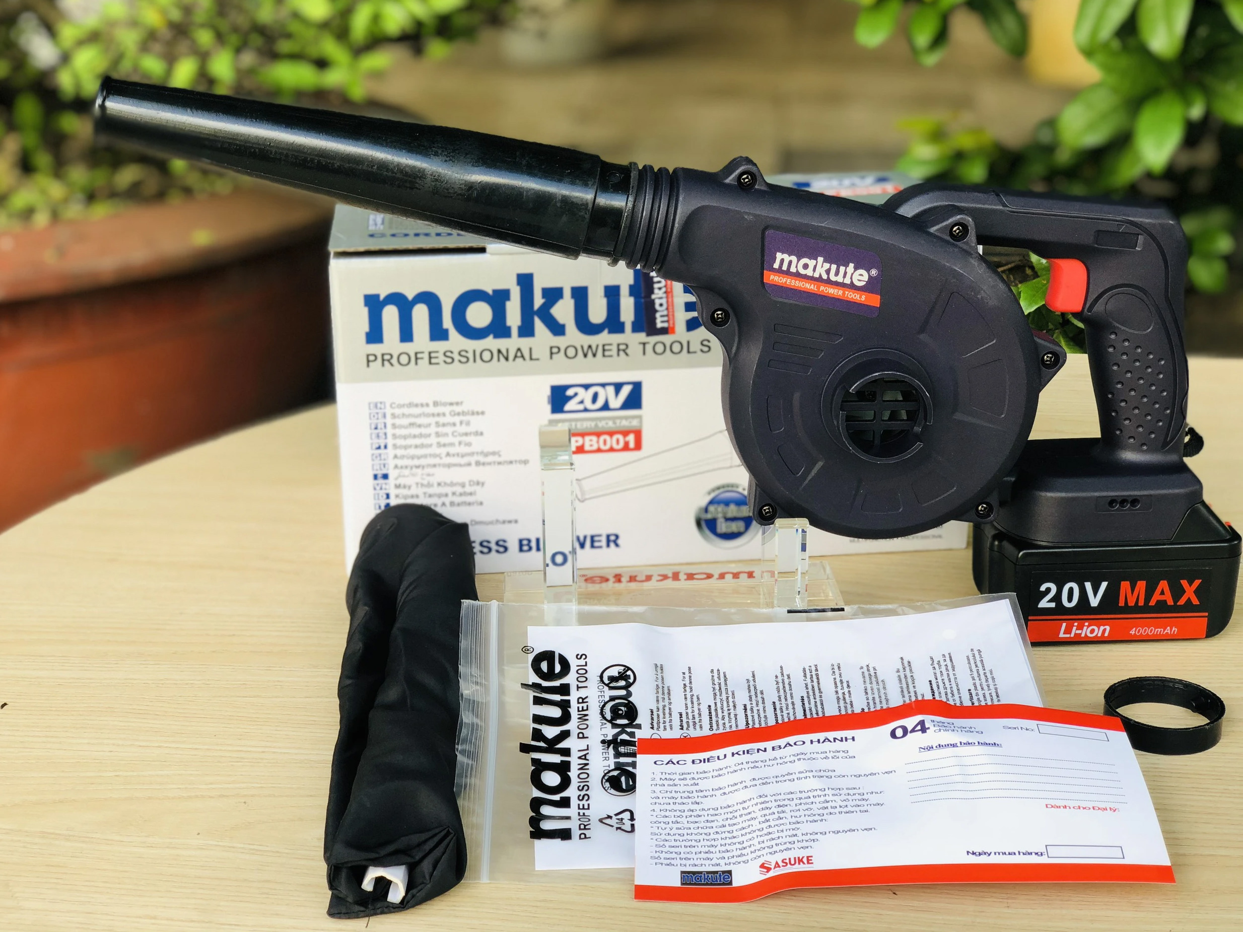 Máy thổi bụi dùng pin Makute CPB001 (20V, chưa pin, sạc) - META.vn