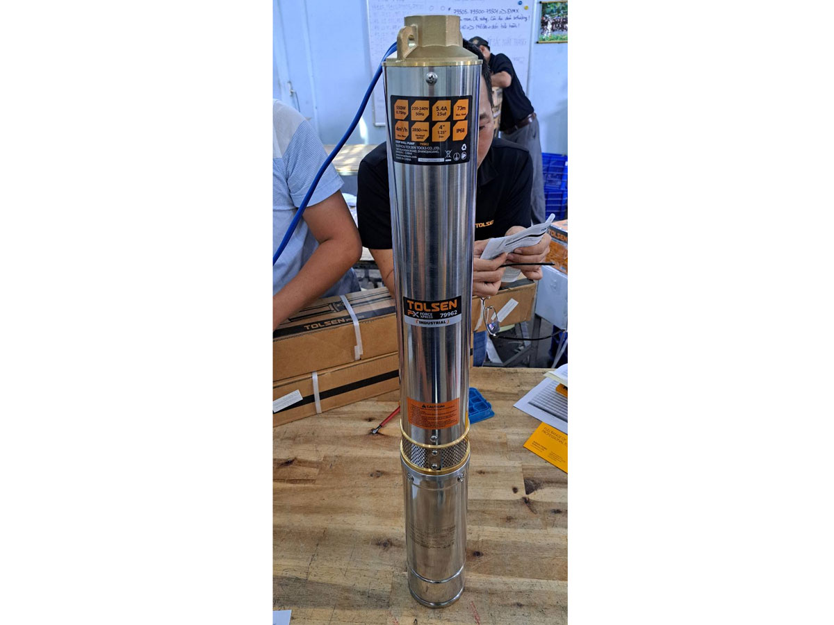 Máy bơm hỏa tiễn 1.100W Tolsen 79964 - META.vn