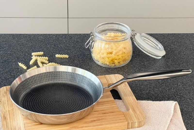 Chảo inox chống dính hoa văn nổi Tri-Ply Kaiyo 24cm - META.vn