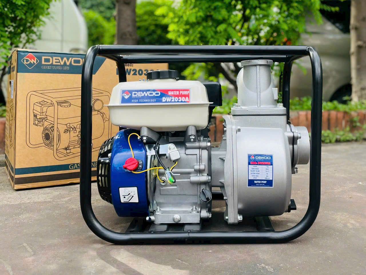 Máy bơm nước chạy bằng xăng | Tiết kiệm , Giá tốt - META.vn