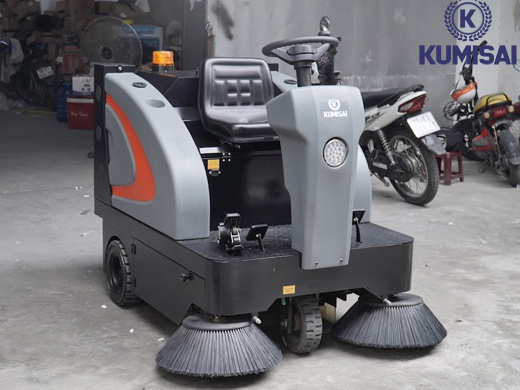 Xe quét rác ngồi lái nhà xưởng Kumisai KMS-1350E - META.vn
