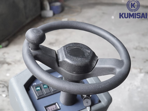 Xe quét rác ngồi lái nhà xưởng Kumisai KMS-1350E - META.vn