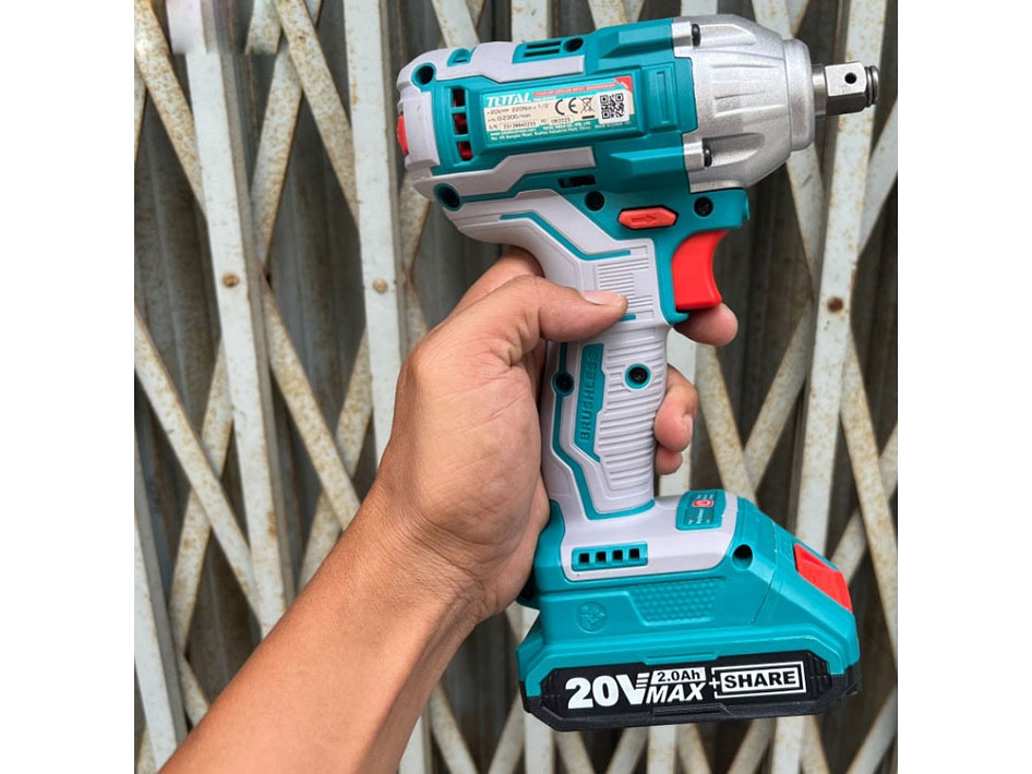 Máy siết bu lông dùng pin 20V Total TIWLI20208 - META.vn