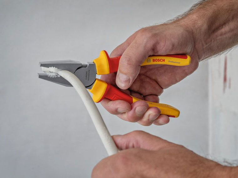 Bộ kìm cách điện Bosch 1.000V VDE 4 món 1600A02NG1 - META.vn