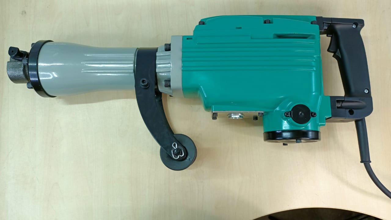 Máy đục bê tông DCA AZG15 - META.vn