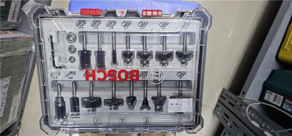 Bộ mũi phay thẳng và phay góc 15 món Bosch 2607017473 - META.vn